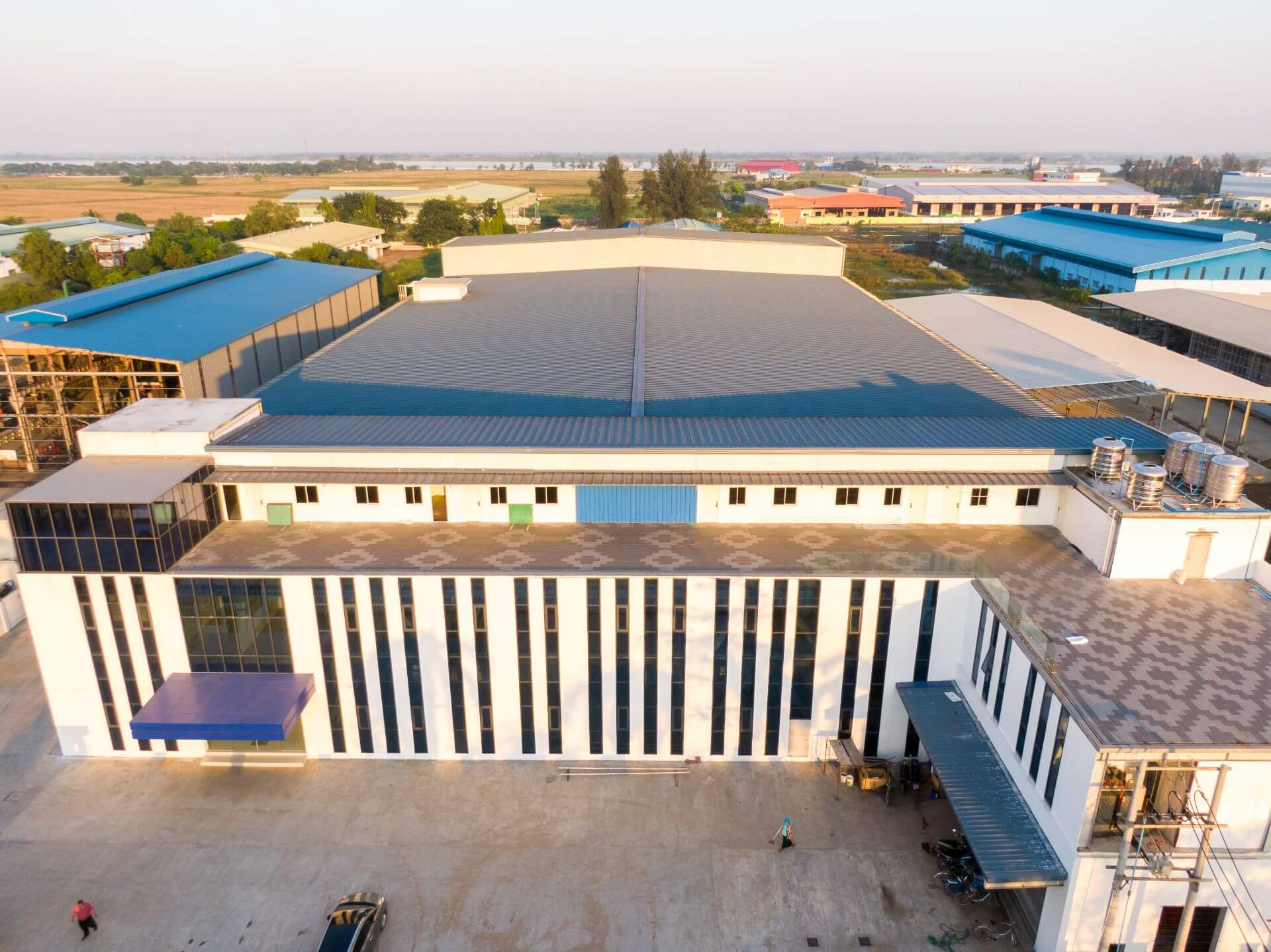 Modern prefab steel building construction trend | Pebsteel