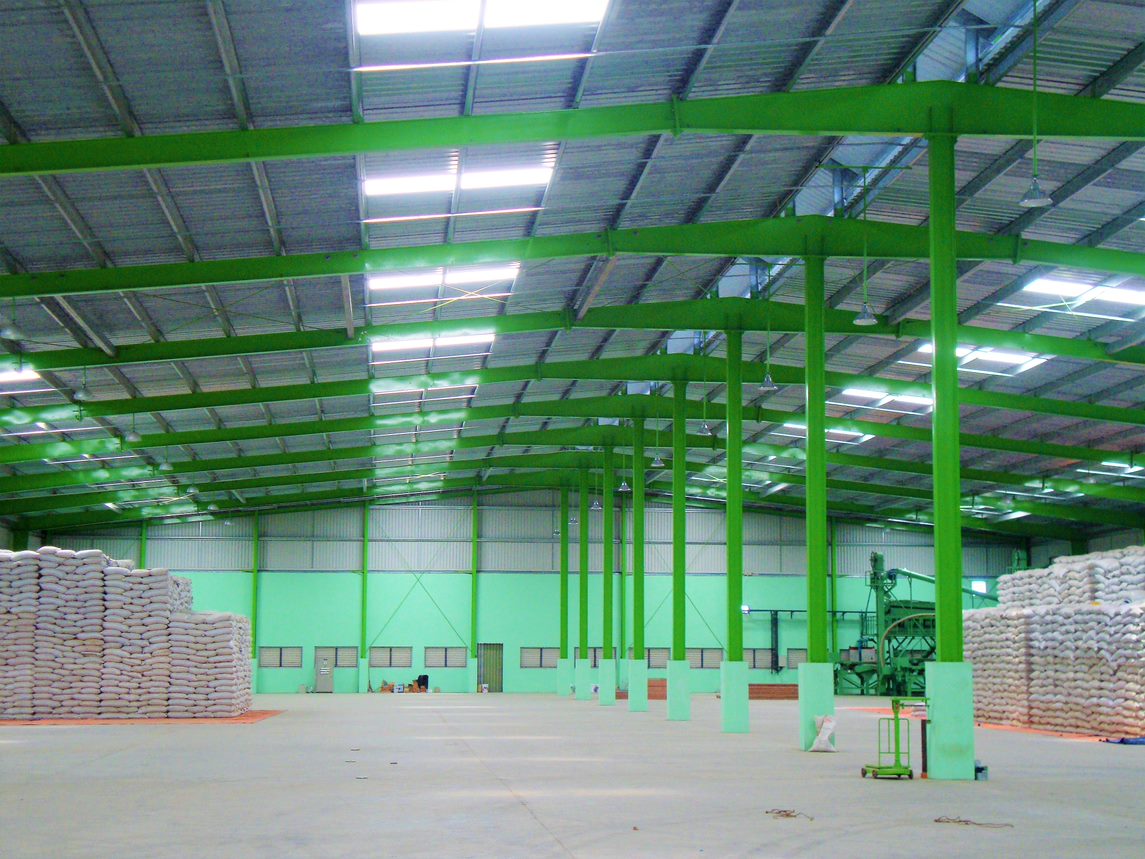 Selection of materials for industrial warehouse construction | Pebsteel